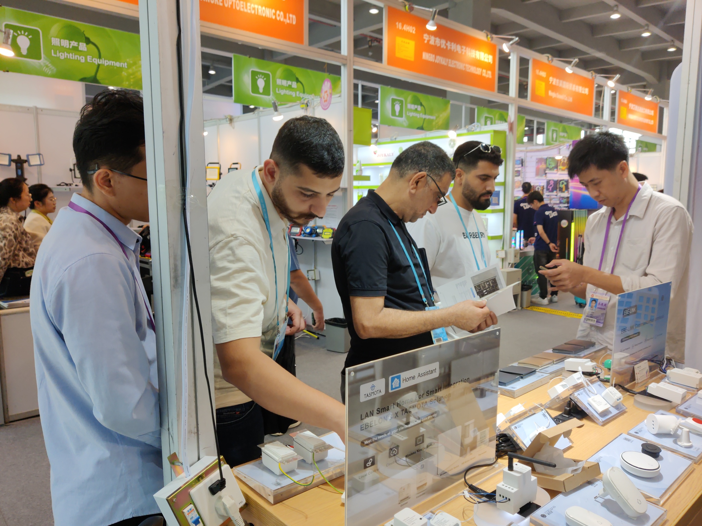 The blockbuster of Canton Fair, meet a wireless battery-free lighting ...